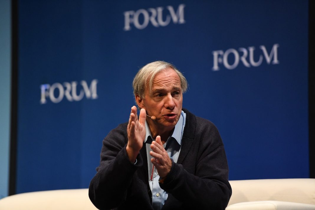 Ray Dalio diz que criptomoedas podem repetir a trajetória do ouro nas ...